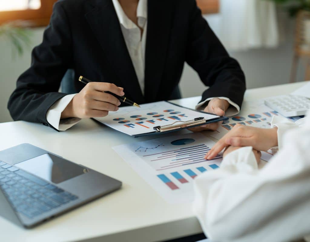 What is the Importance & Role of Investment Expert | FinEdge